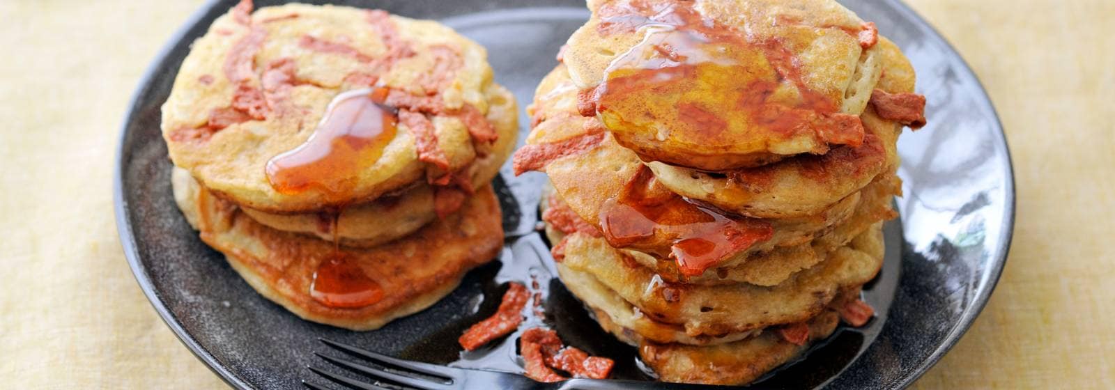 Vegan pancakes met spek en ahornsiroop recept - Allerhande | Albert Heijn