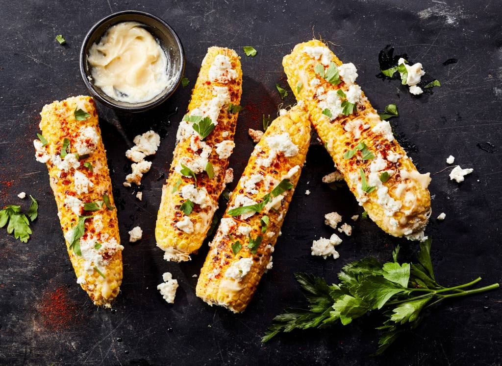Maiskolven met aïoli en feta van de BBQ recept - Allerhande | Albert Heijn