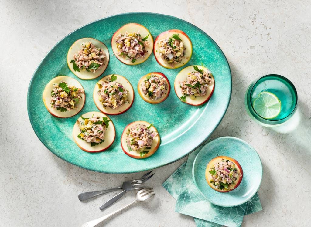 Koolhydraatarm hapje: 'toastjes’ van appel met tonijnsalade recept ...
