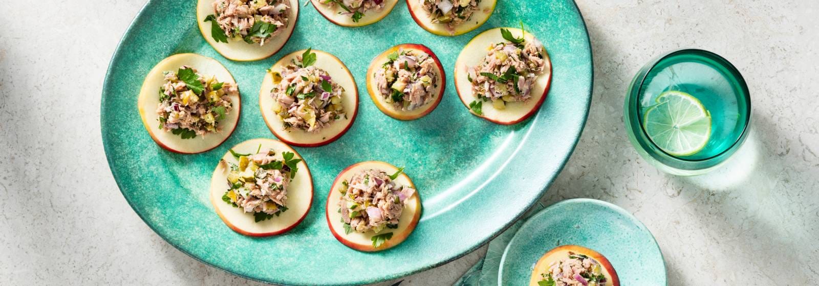 Koolhydraatarm hapje: 'toastjes’ van appel met tonijnsalade recept ...