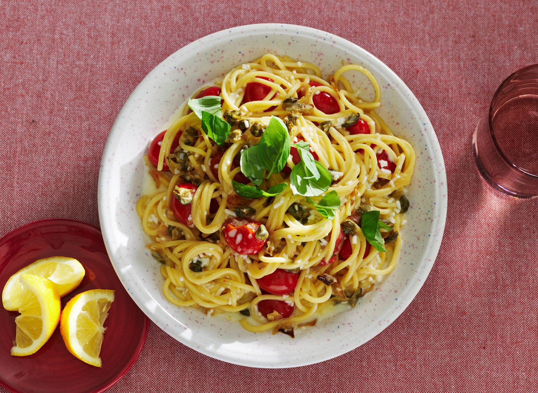 Vegan spaghetti met gebakken tomaatjes recept - Allerhande | Albert Heijn