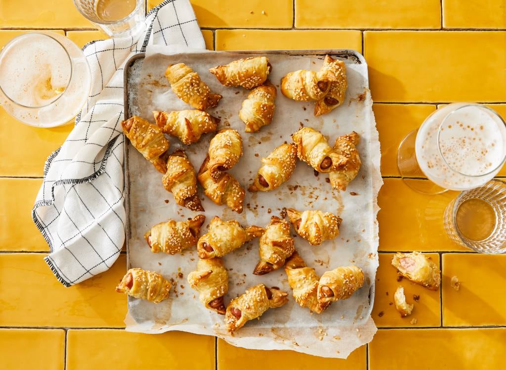 Knakworstjes in bladerdeeg recept - Allerhande | Albert Heijn