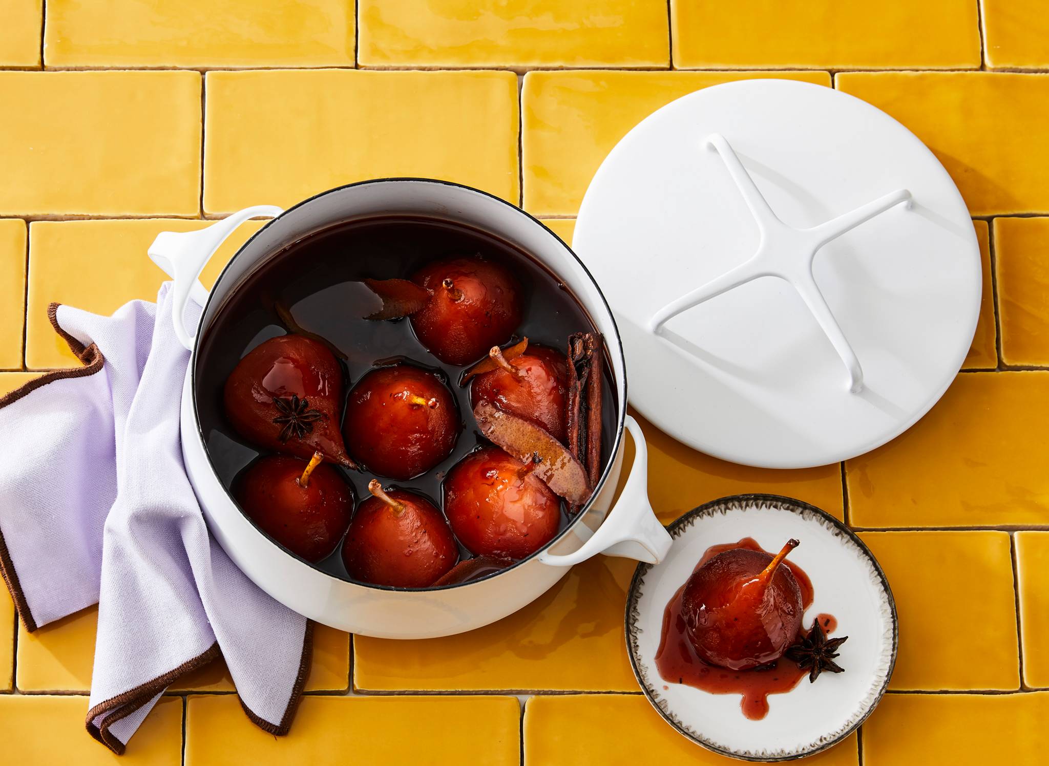 Stoofpeertjes met bessensap recept - Allerhande | Albert Heijn