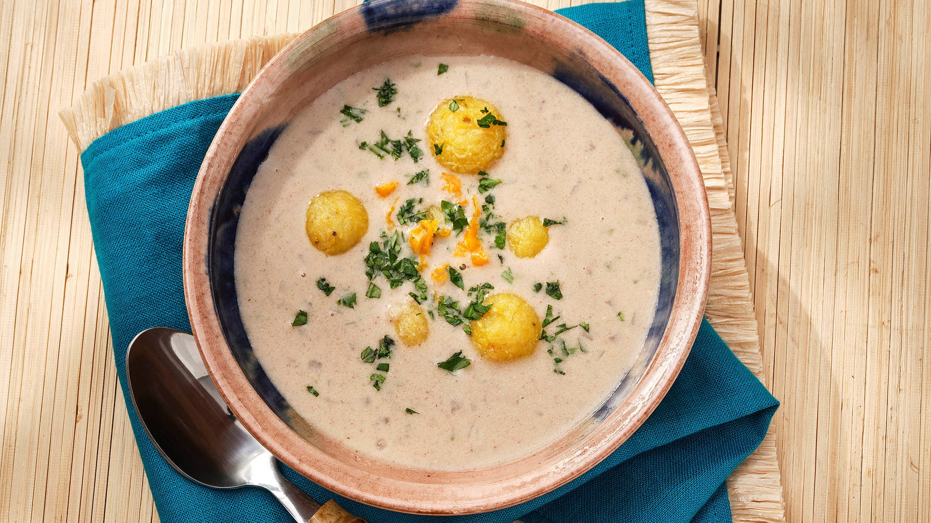 Pindasoep met balletjes van bakbanaan (tomtom) recept - Allerhande ...