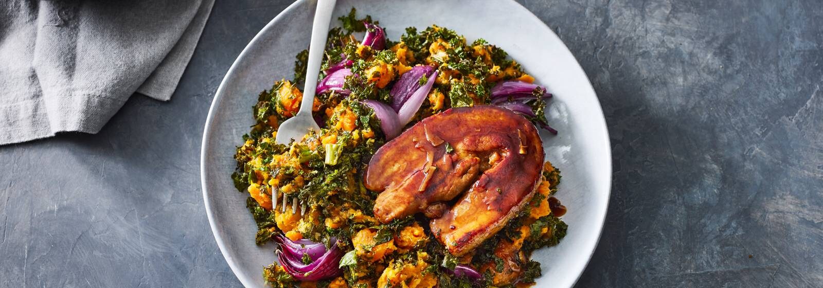 Boerenkoolstamppot met sticky speklapjes recept - Allerhande | Albert Heijn