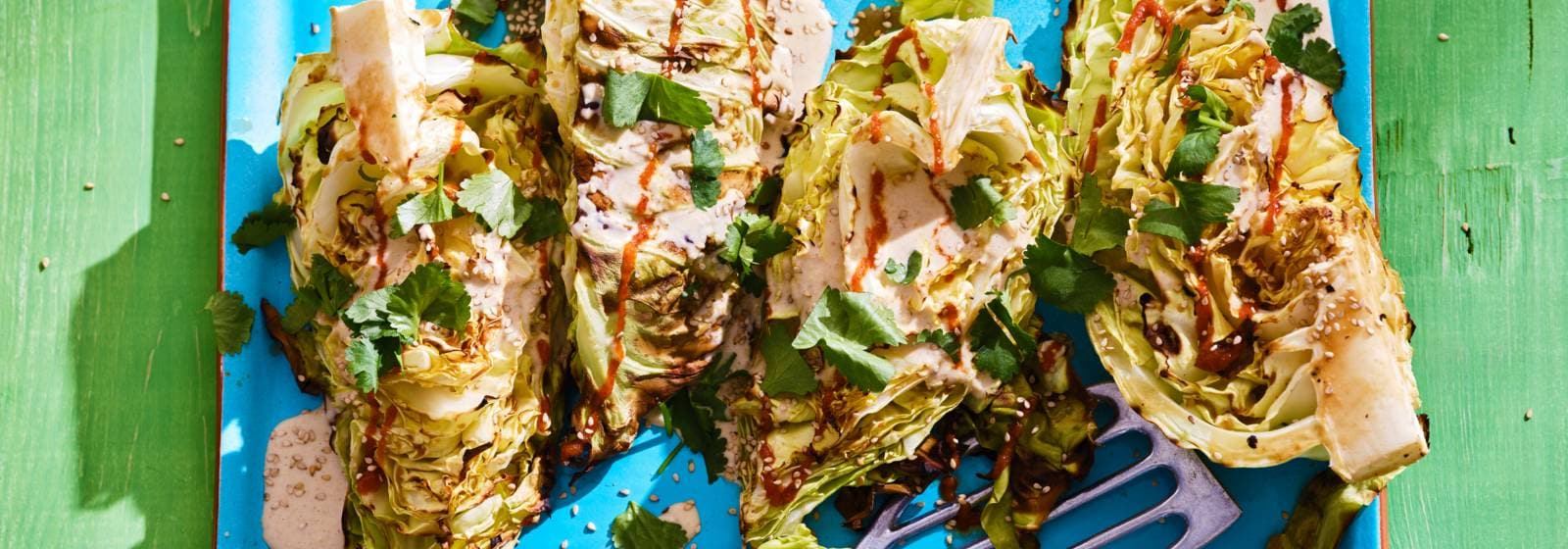 BBQ gegrilde spitskool met miso-glaze en cashew recept - Allerhande ...