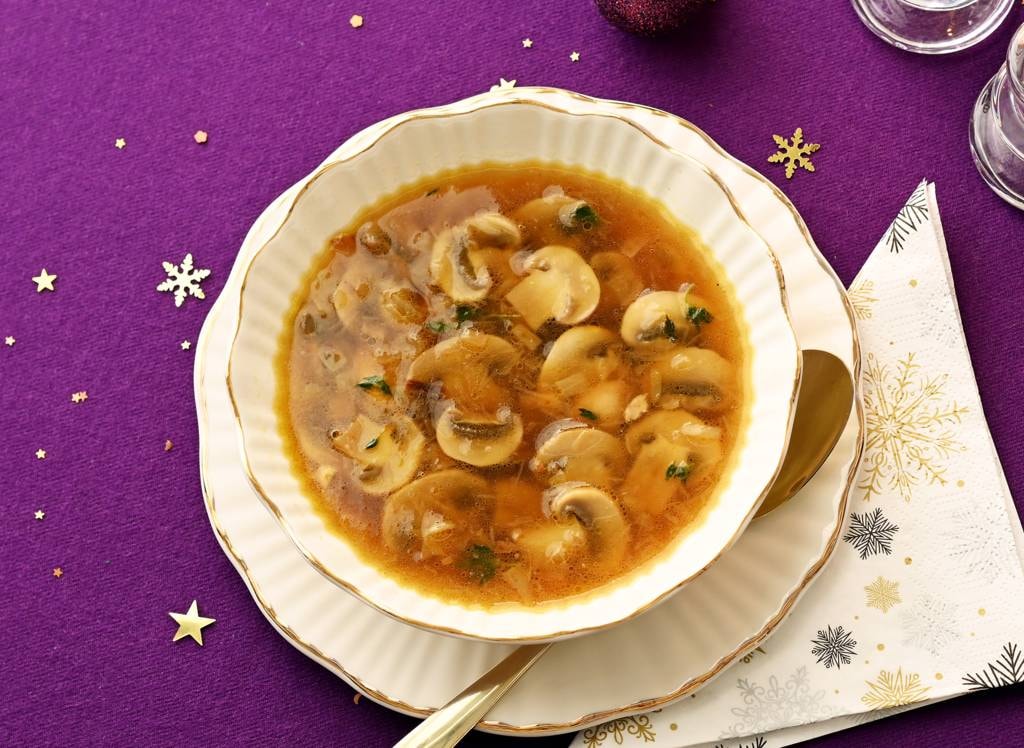 Heldere champignonsoep recept - Allerhande | Albert Heijn