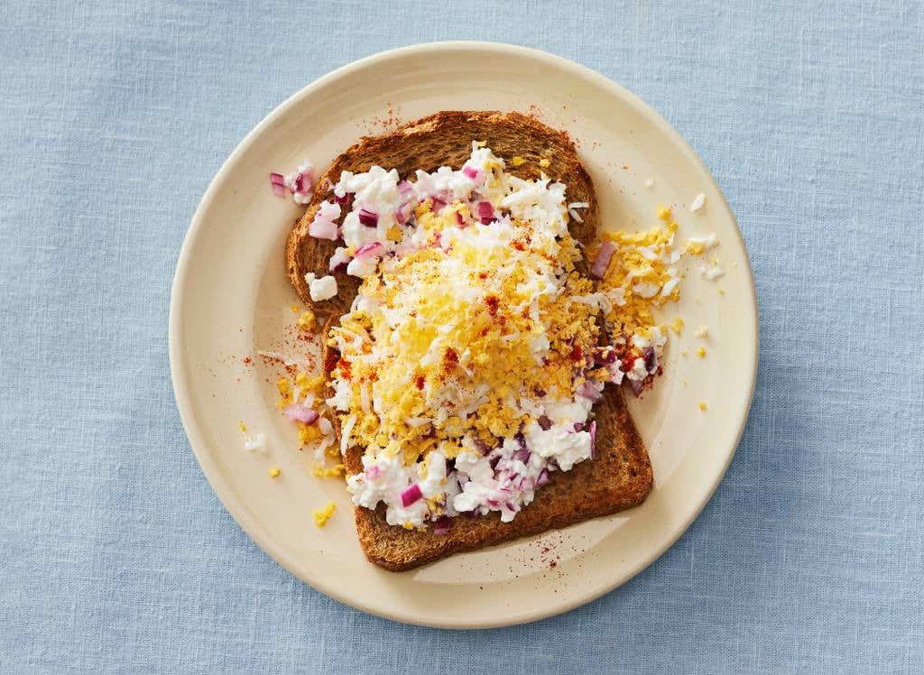 Toast met cottagecheese en geraspt ei recept - Allerhande | Albert Heijn