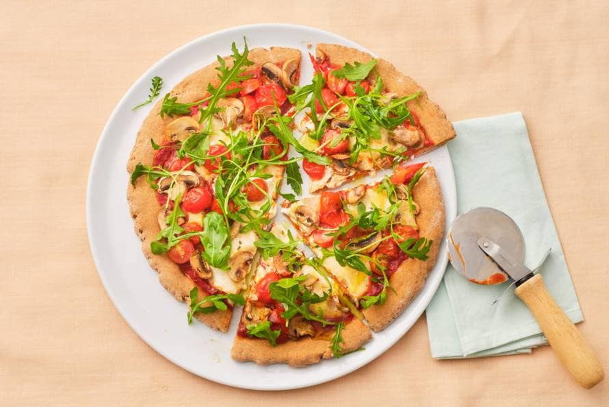 Zo maak je zelf een gezonde en lekkere pizza | Albert Heijn