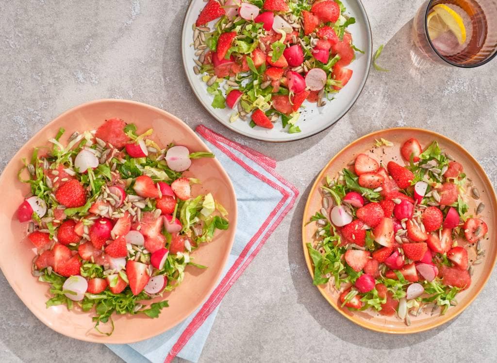 Andijviesalade met radijs en aardbeidressing recept - Allerhande ...