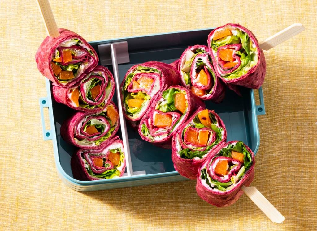 Wraprolletjes met roomkaas, babyromaine en paprika recept - Allerhande ...