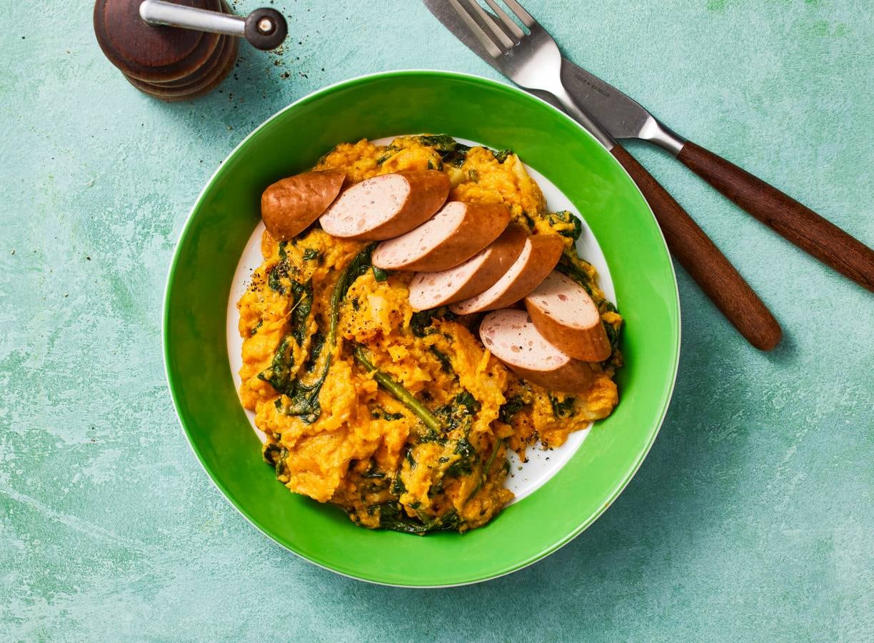 Boerenkoolstamppot met vega rookworst en speckjes recept - Allerhande | Albert Heijn België