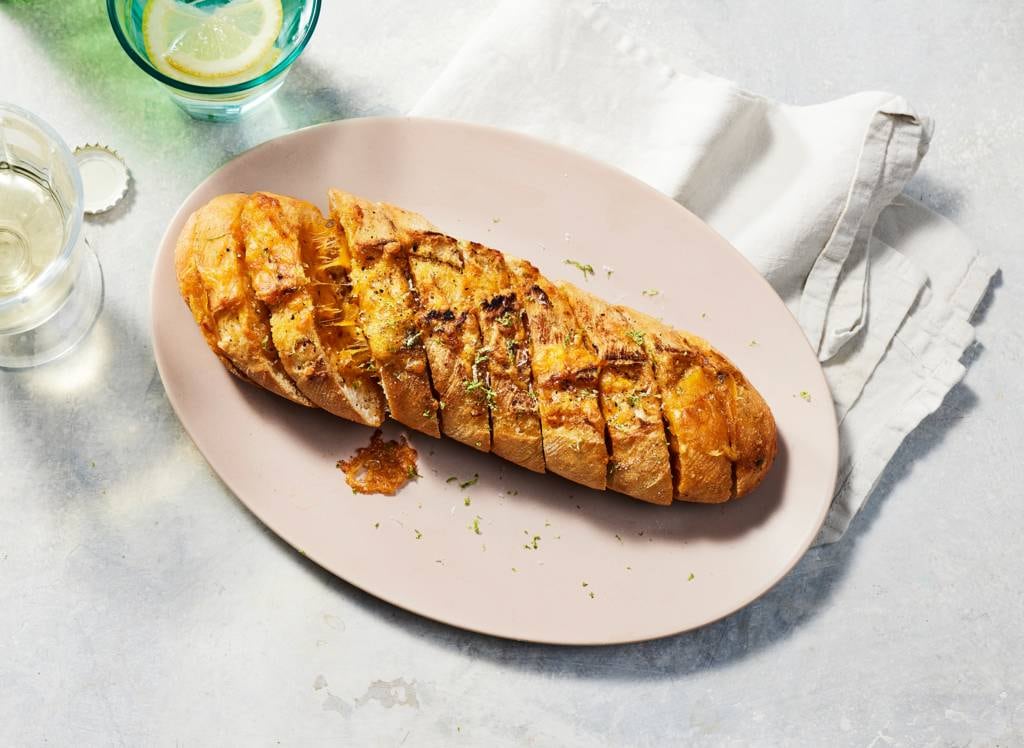 BBQ-stokbroodje met chipotle-limoen-cheddarboter recept - Allerhande ...