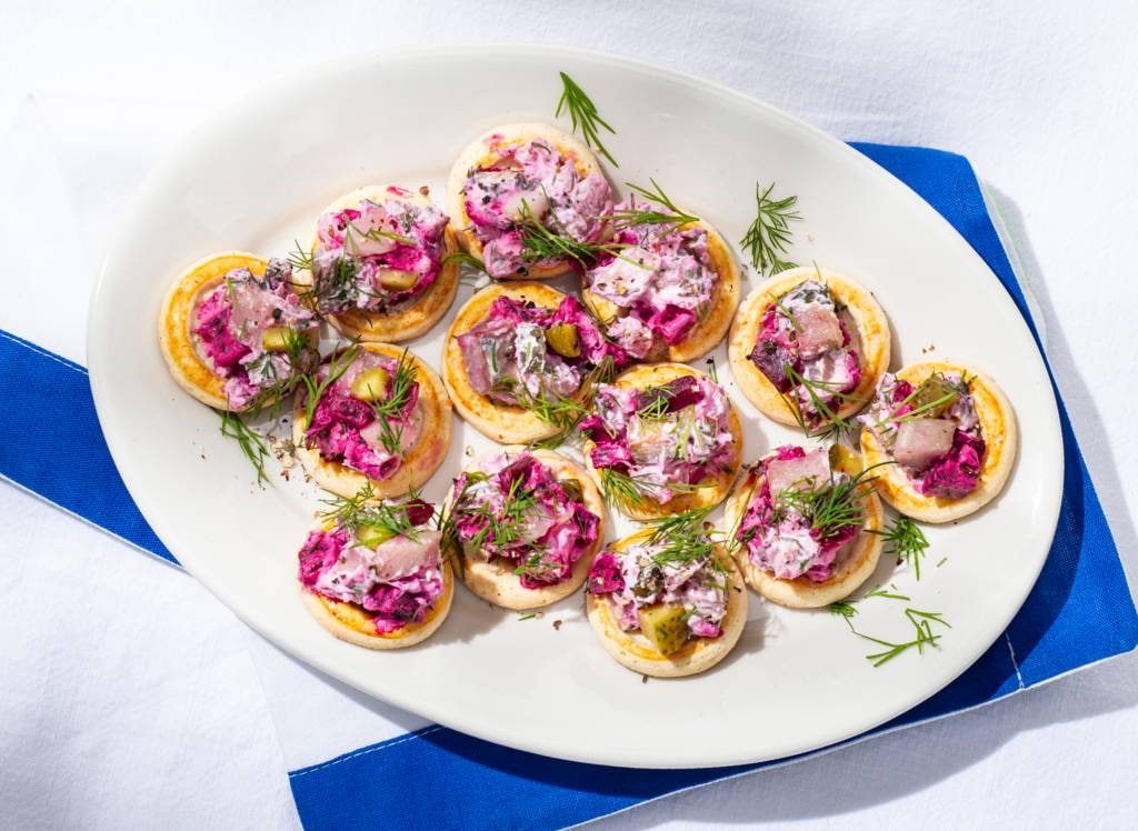 Toastjes met haringsalade recept - Allerhande | Albert Heijn