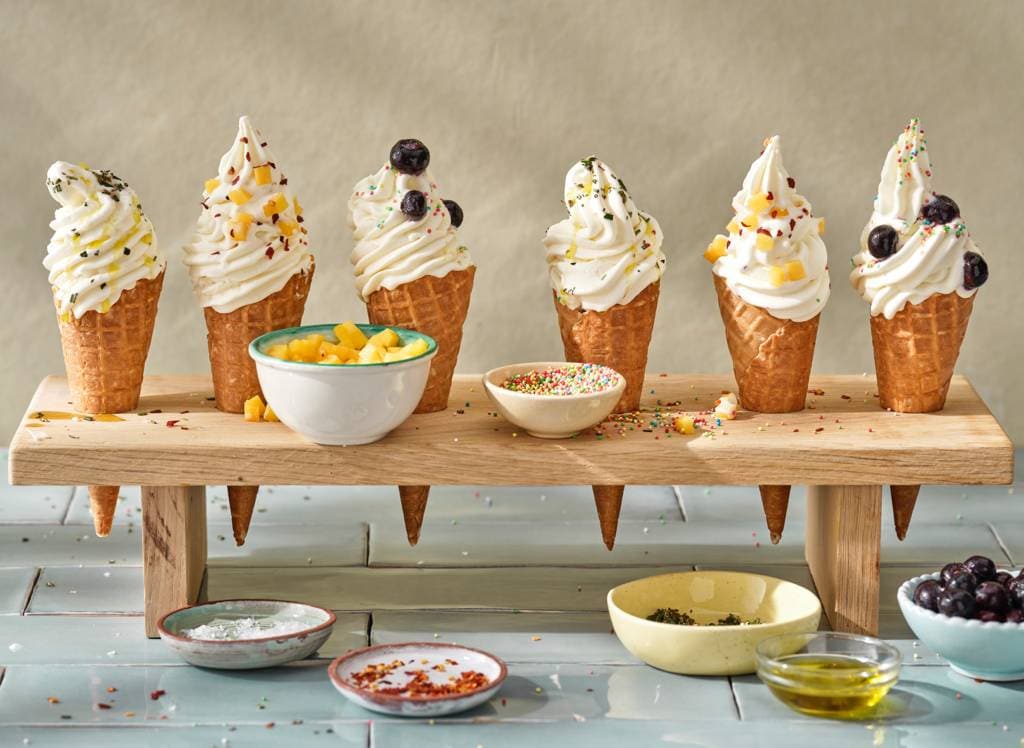 Softijs met kleurrijke toppings recept - Allerhande | Albert Heijn