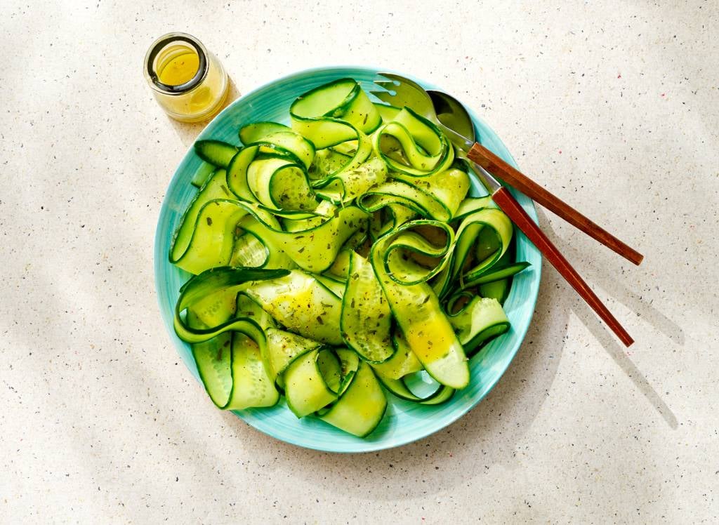 Komkommersalade met azijn recept - Allerhande | Albert Heijn