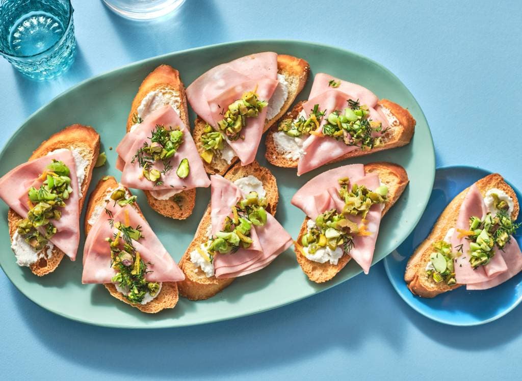 Toast met mortadella en pistachetapenade recept - Allerhande | Albert Heijn