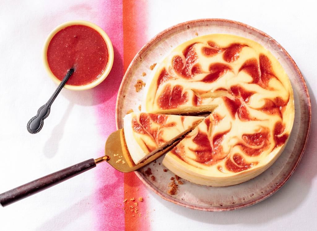 Cheesecake met aardbeien-swirl recept - Allerhande | Albert Heijn