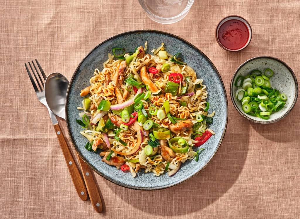 Makkelijke noedels met kip recept - Allerhande | Albert Heijn