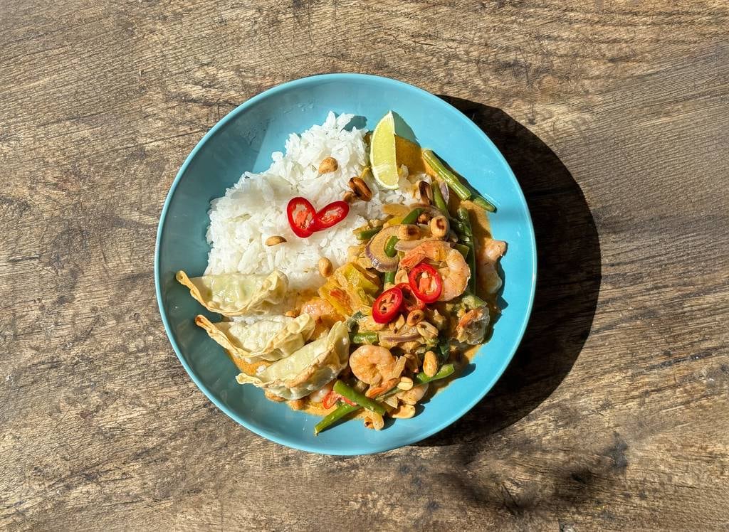 Rode curry met garnalen, kipdumplings en rijst recept - Allerhande ...