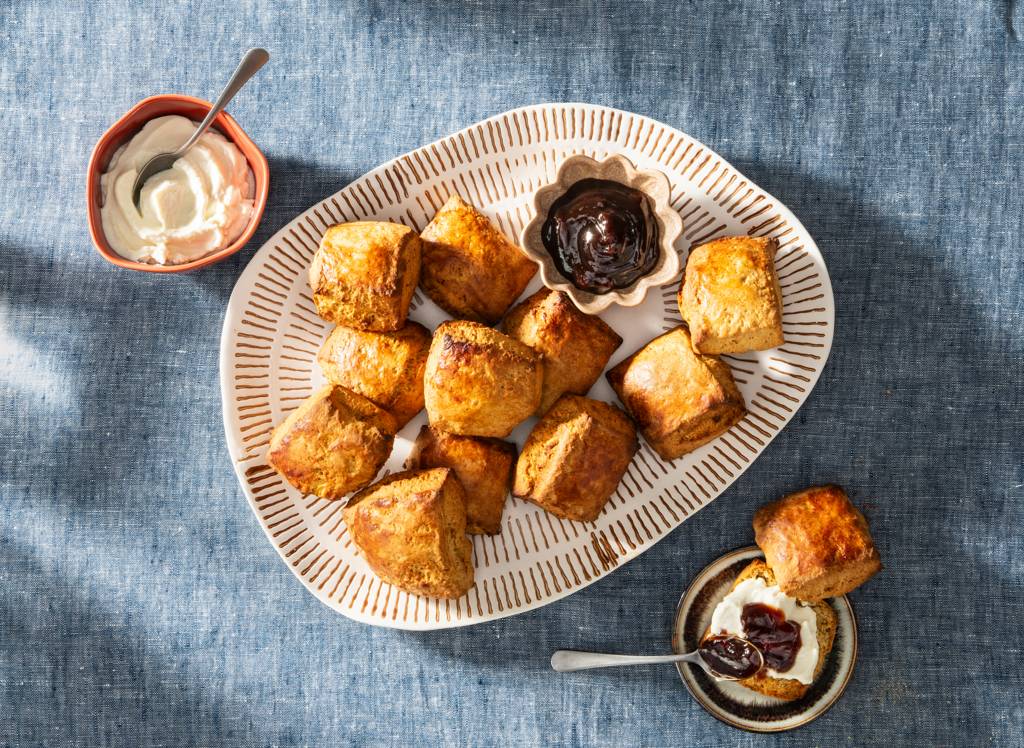 Pompoenscones met appelstroop (advertorial) recept - Allerhande ...