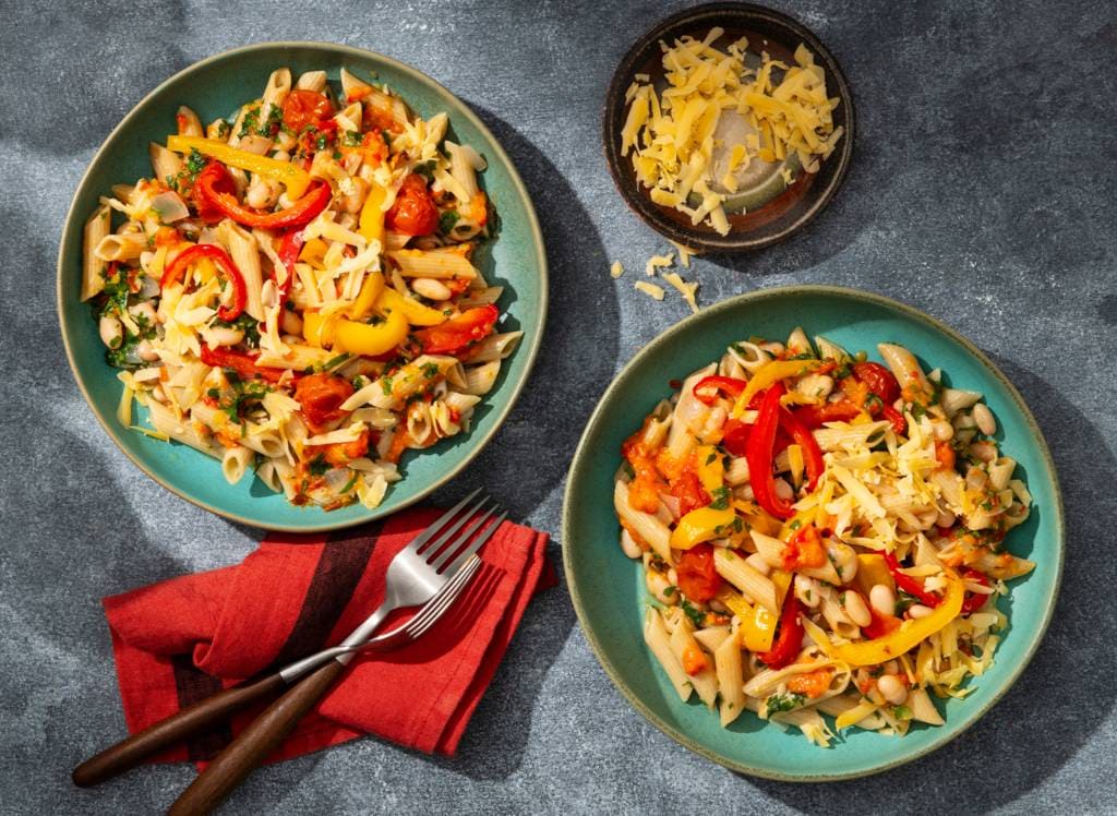 Volkorenpenne met geroosterde paprika, witte bonen en kaas recept ...